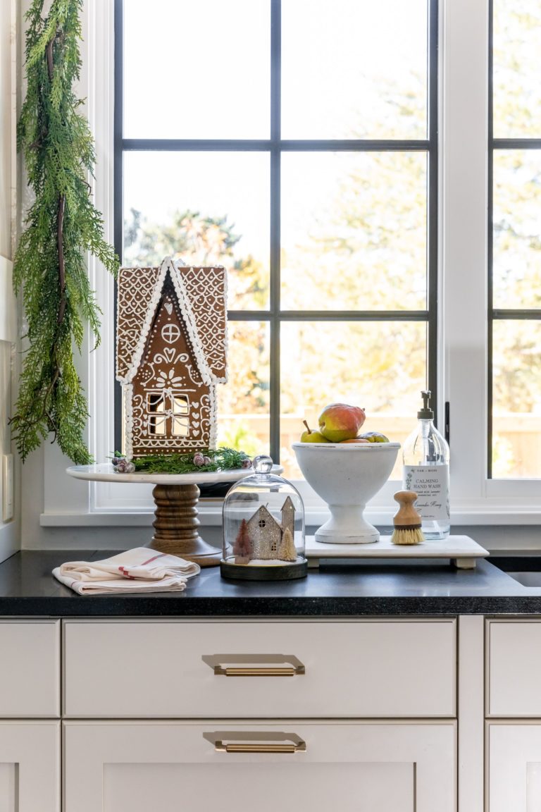 Grandma Dawn's Gingerbread House (+ Free Templates!) | House of Jade ...